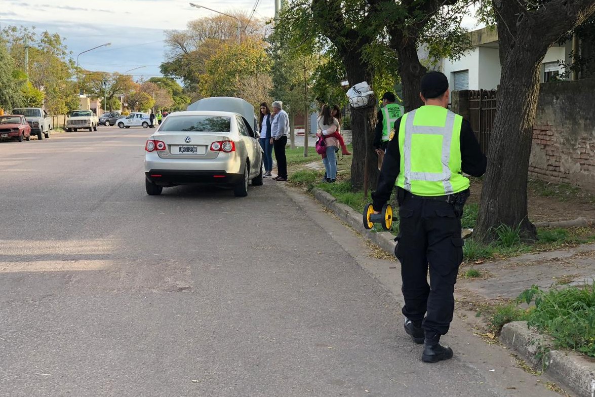 Accidente Entre Auto Y Moto Dos Hombres Fueron Hospitalizados