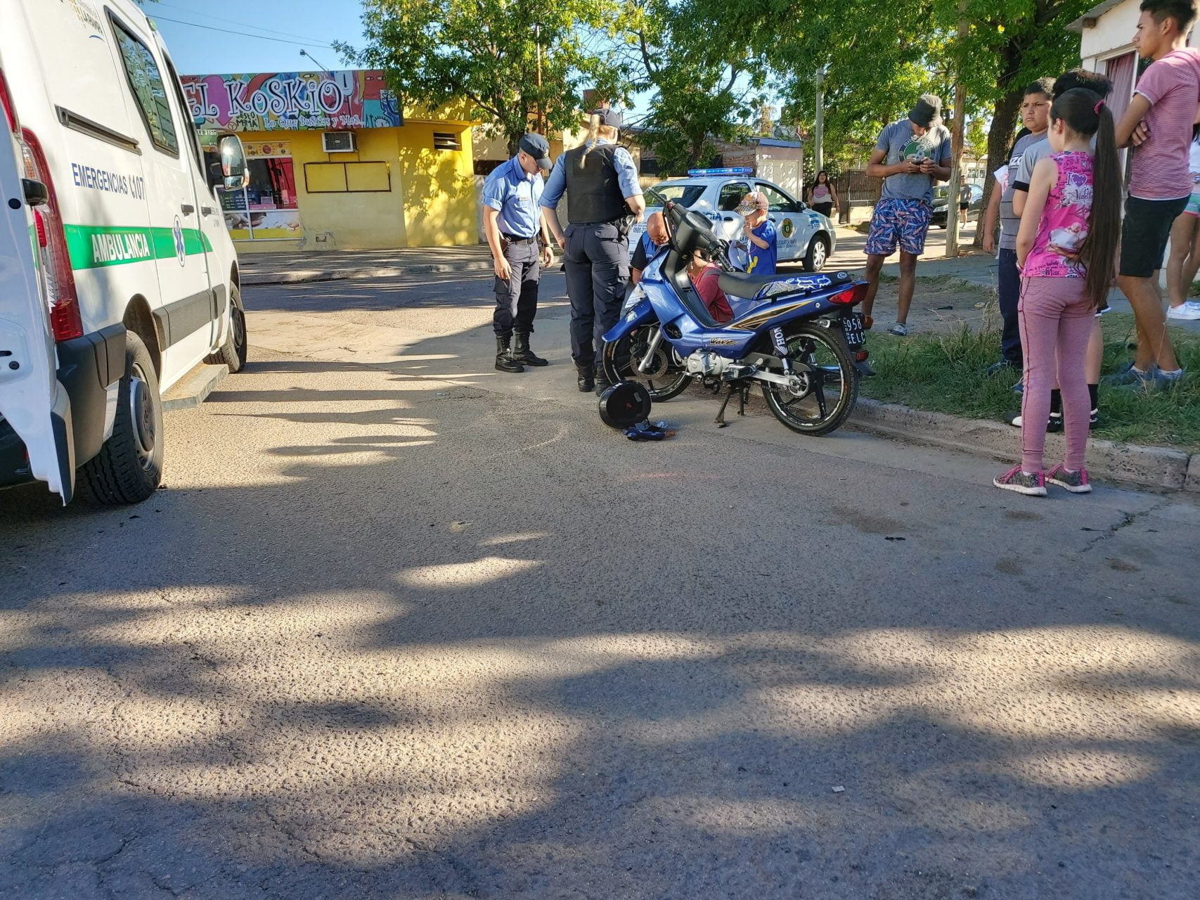 Fuerte Choque Entre Una Moto Y Un Auto En Calle 31 Bis Y 40 Un Joven