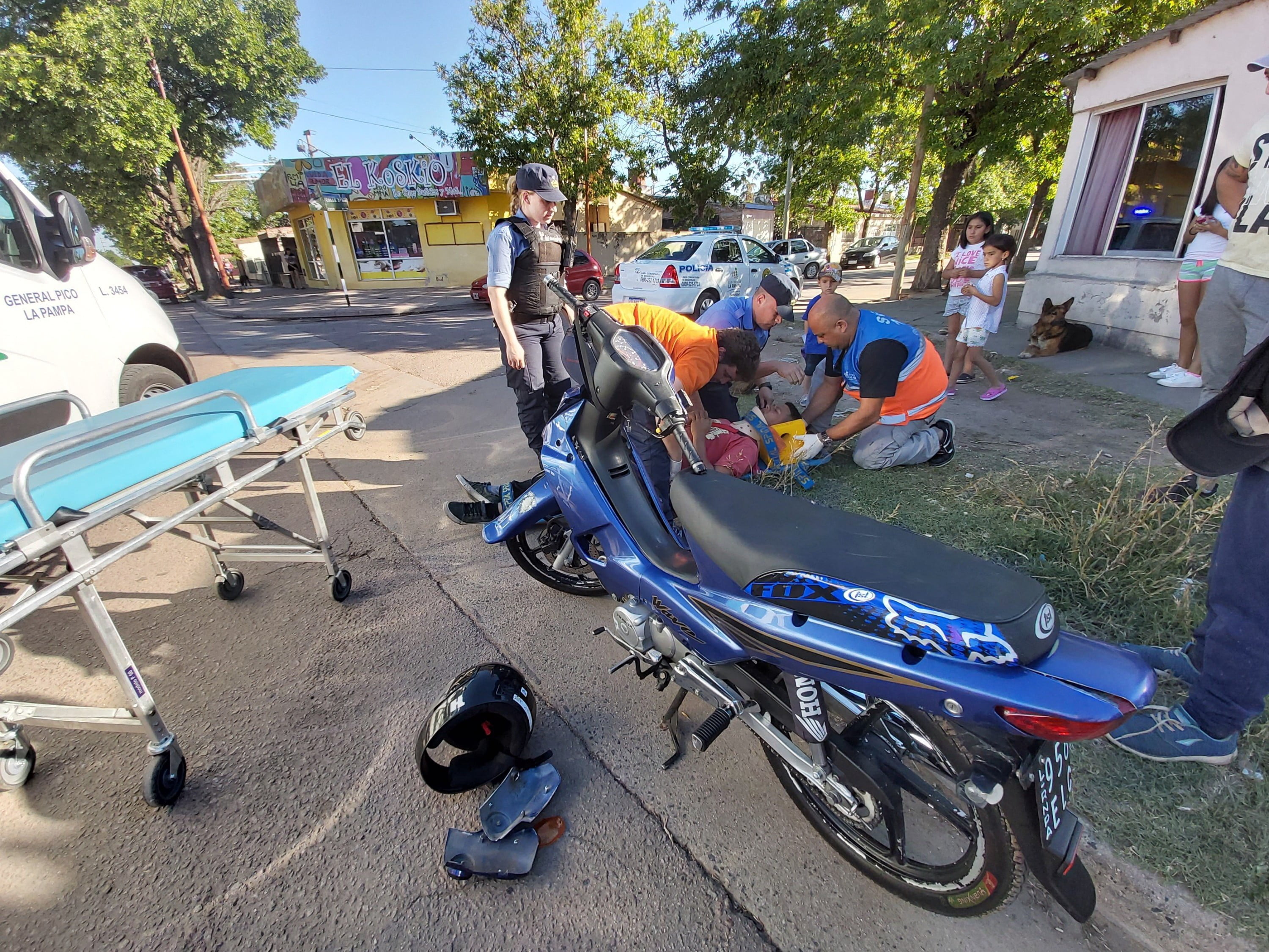 Fuerte Choque Entre Una Moto Y Un Auto En Calle 31 Bis Y 40 Un Joven