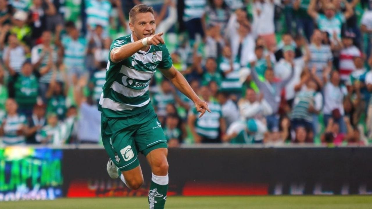 El pampeano Julio Furch es uno de los goleadores históricos del Santos ...