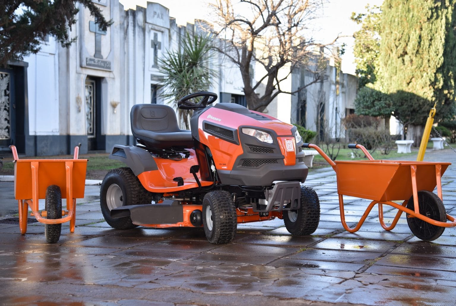El cementerio de General Pico recibió un tractor de alta gama y lleva ...