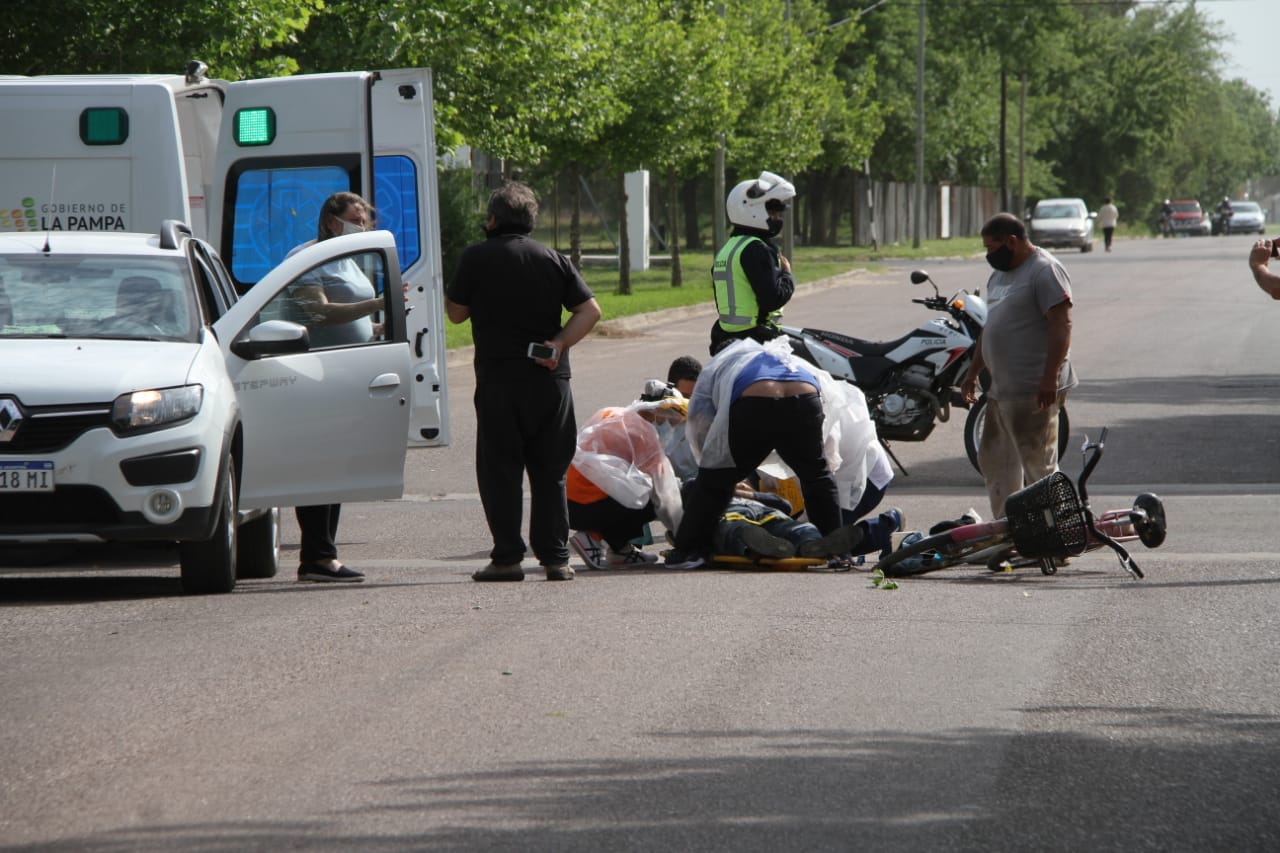Un Ciclista Fue Atropellado Por Un Vehículo Y Lo Trasladaron Al