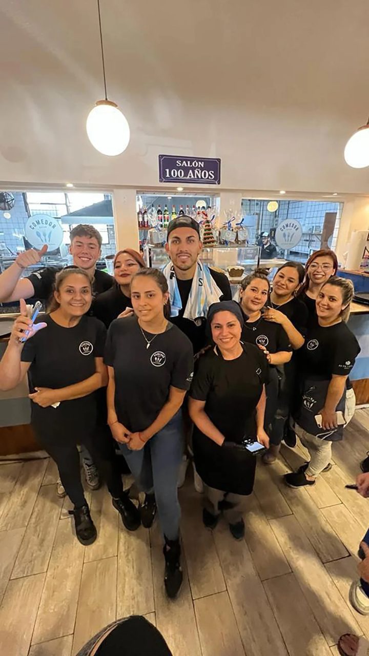 El conmovedor gesto de Leandro Paredes con uno de sus formadores ...