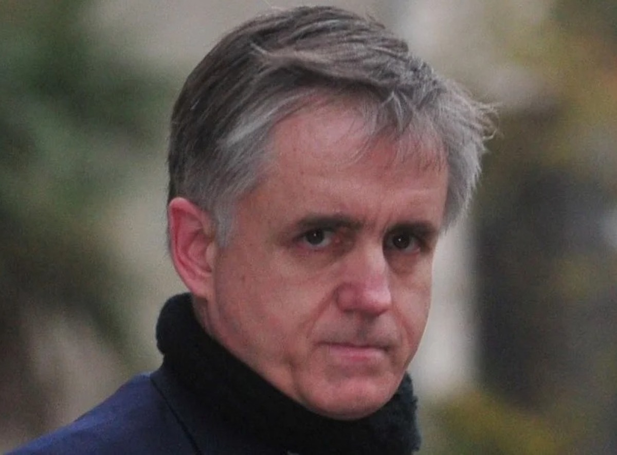 El padre Grassi se recibió de abogado y está a un paso de salir de la ...