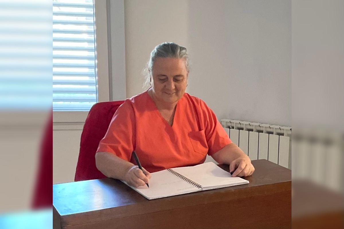 “Lo correcto es decir persona que tartamudea, anteponer a la persona y ...