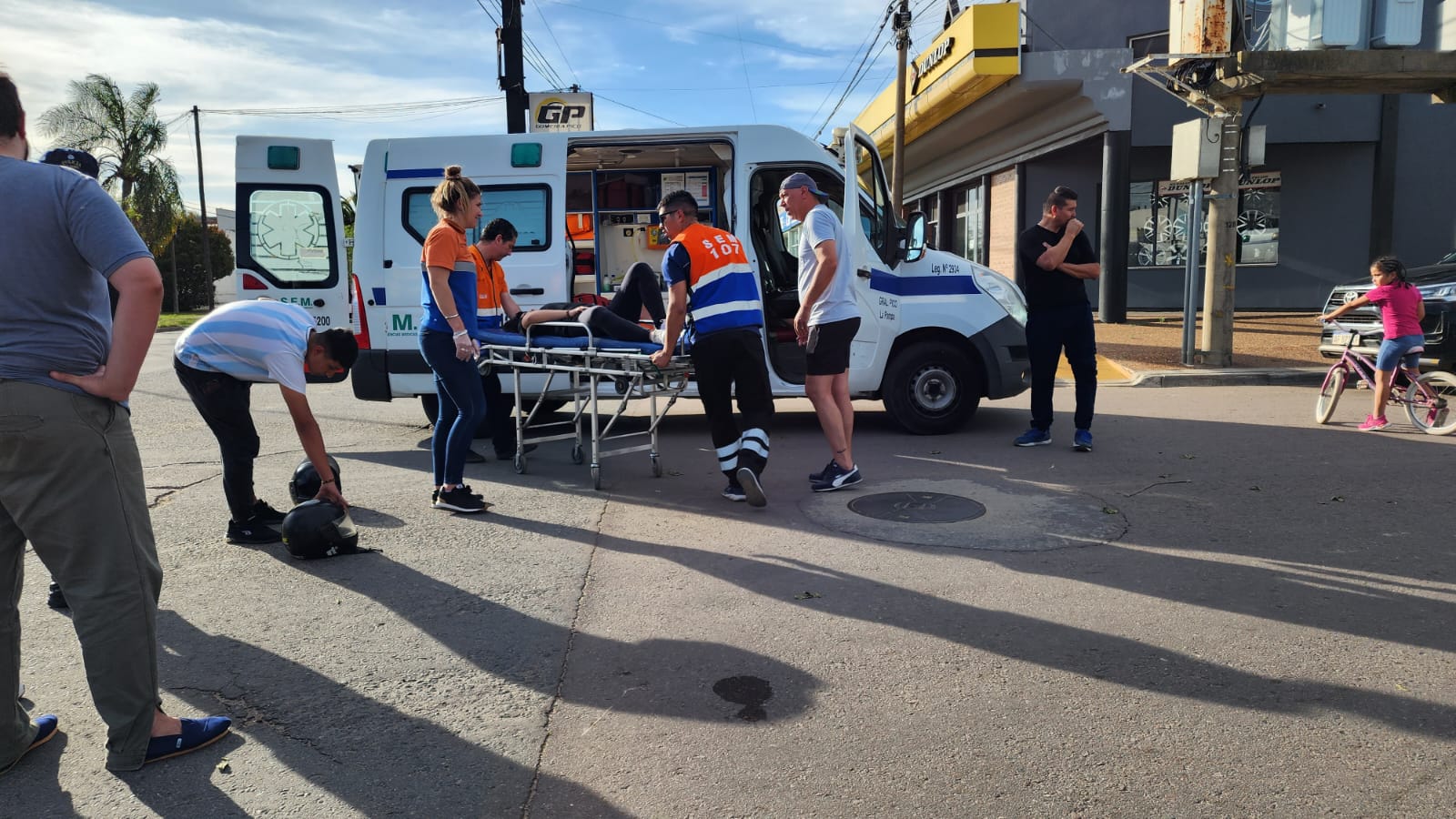 Joven Accidentada En Un Choque Entre Una Moto Y Un Auto