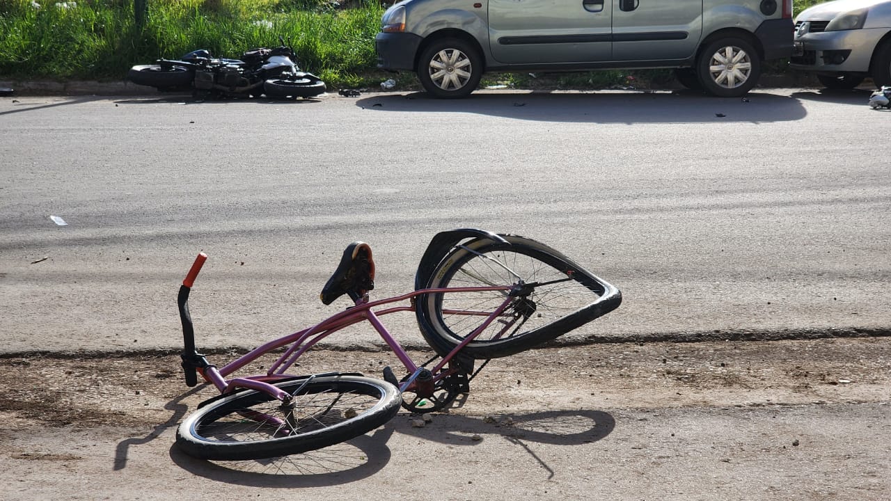 Moto y bicicleta protagonizaron un duro choque en el barrio Malvinas – infopico.com