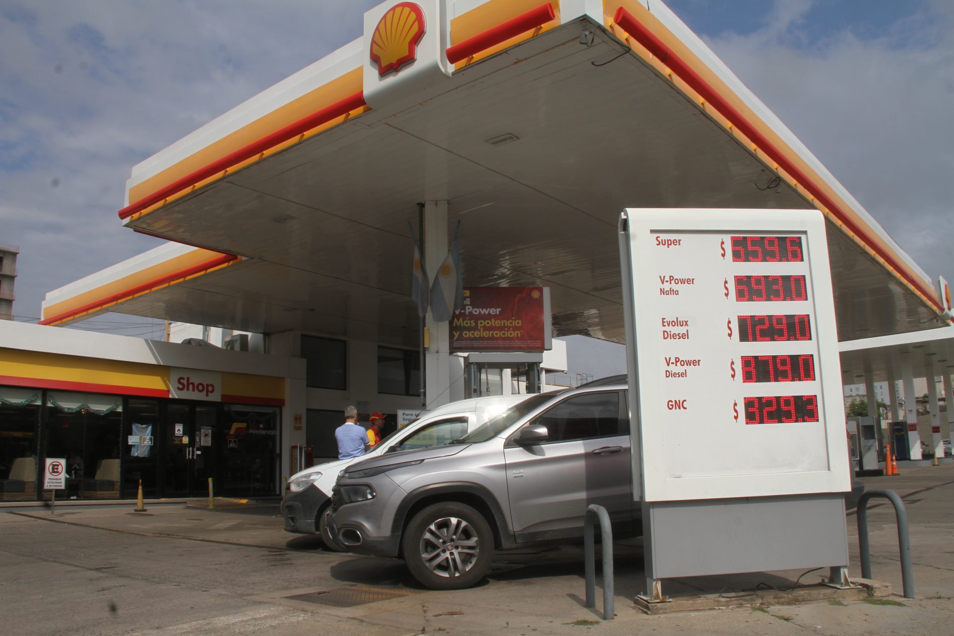Aumento de combustibles: así quedaron en General Pico los valores en YPF y SHELL – infopico.com