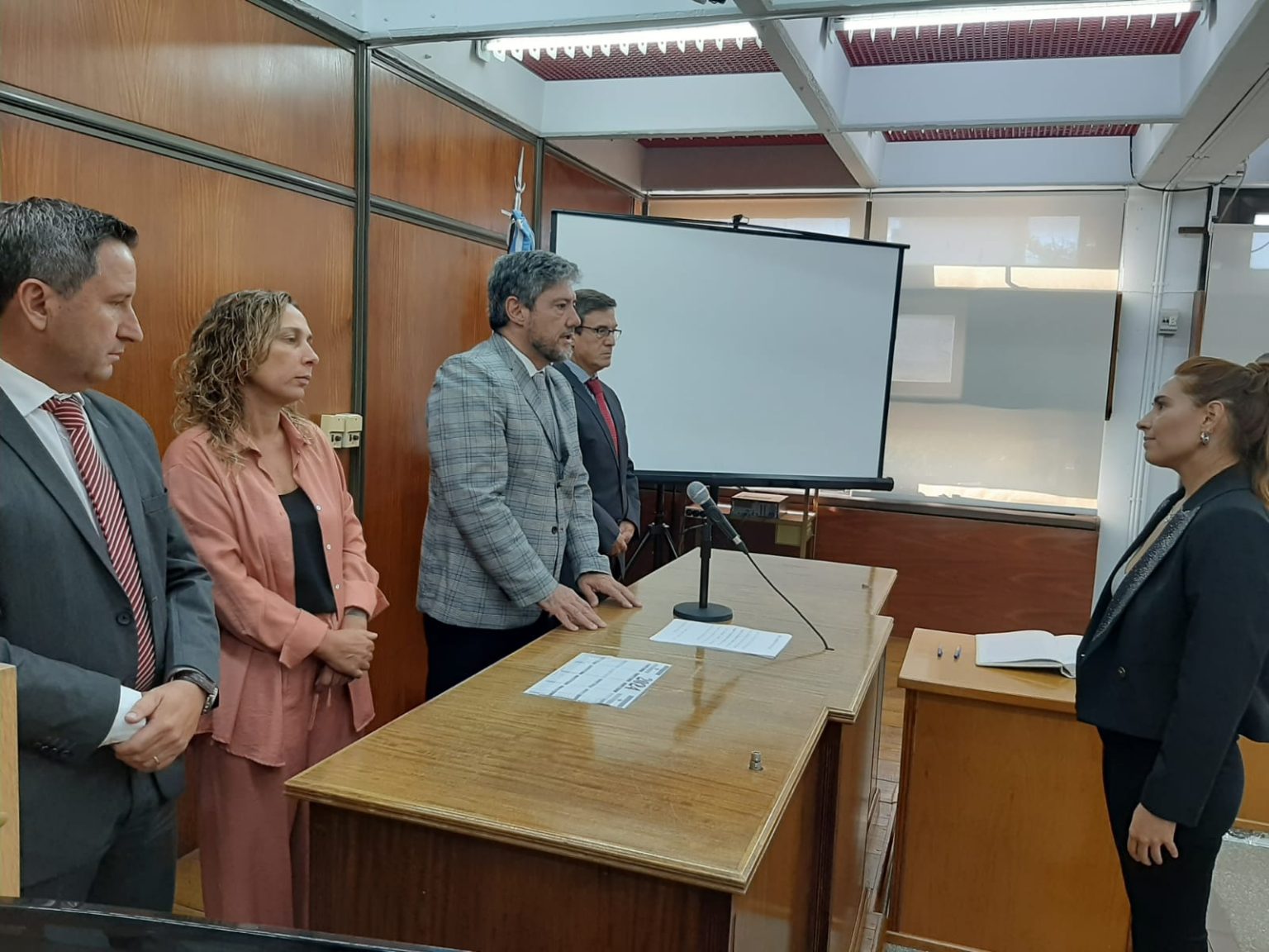 Cuatro funcionarias asumieron sus cargos como sustitutas en la Segunda ...