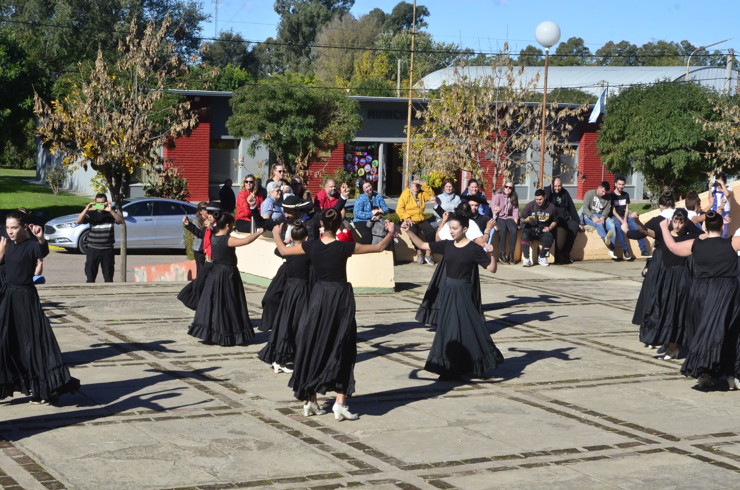 Rolón celebró 115 años de historia en un emotivo acto con promesas de ...