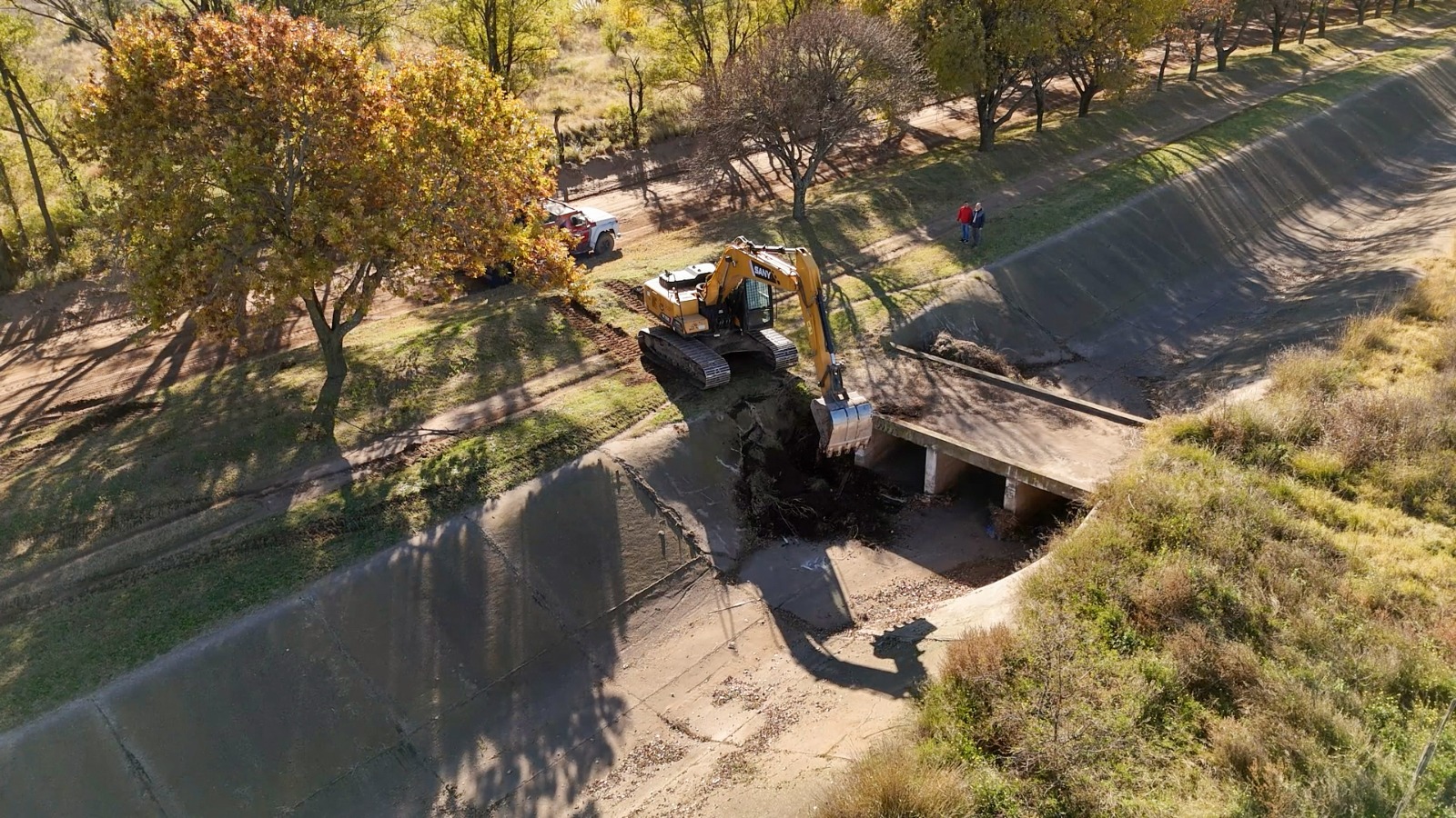 Limpieza de canales pluviales y en la reserva natural urbana: “buscamos ...