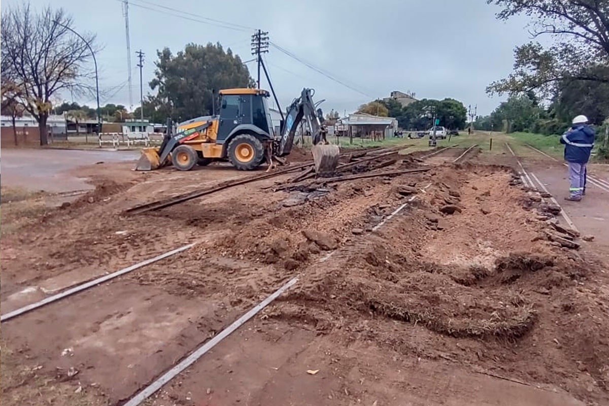 Comenzaron a reparar el paso a nivel de calle 10 entre 19 y 21: está ...