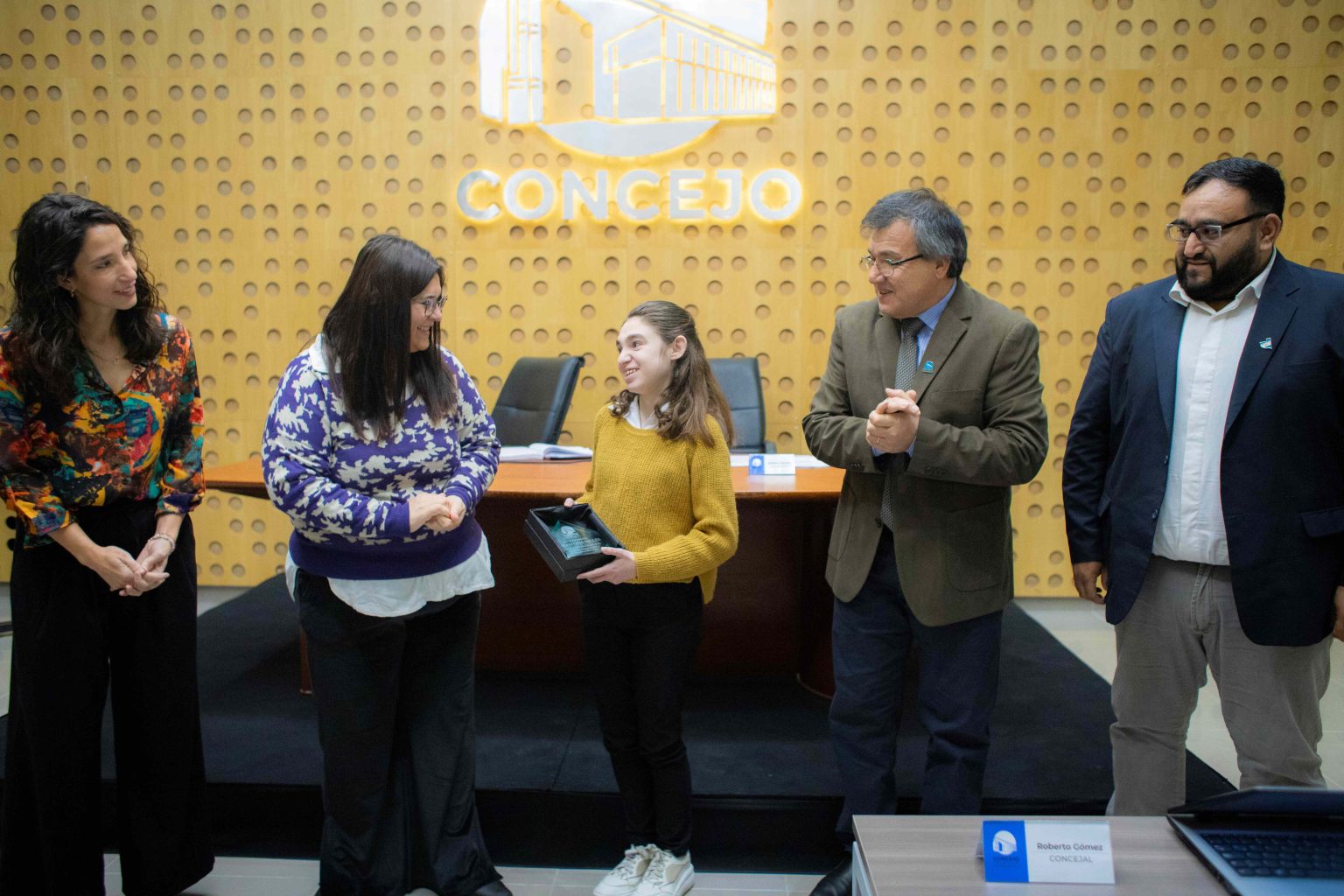 La joven Valentina Nilles recibió un reconocimiento por representar a ...