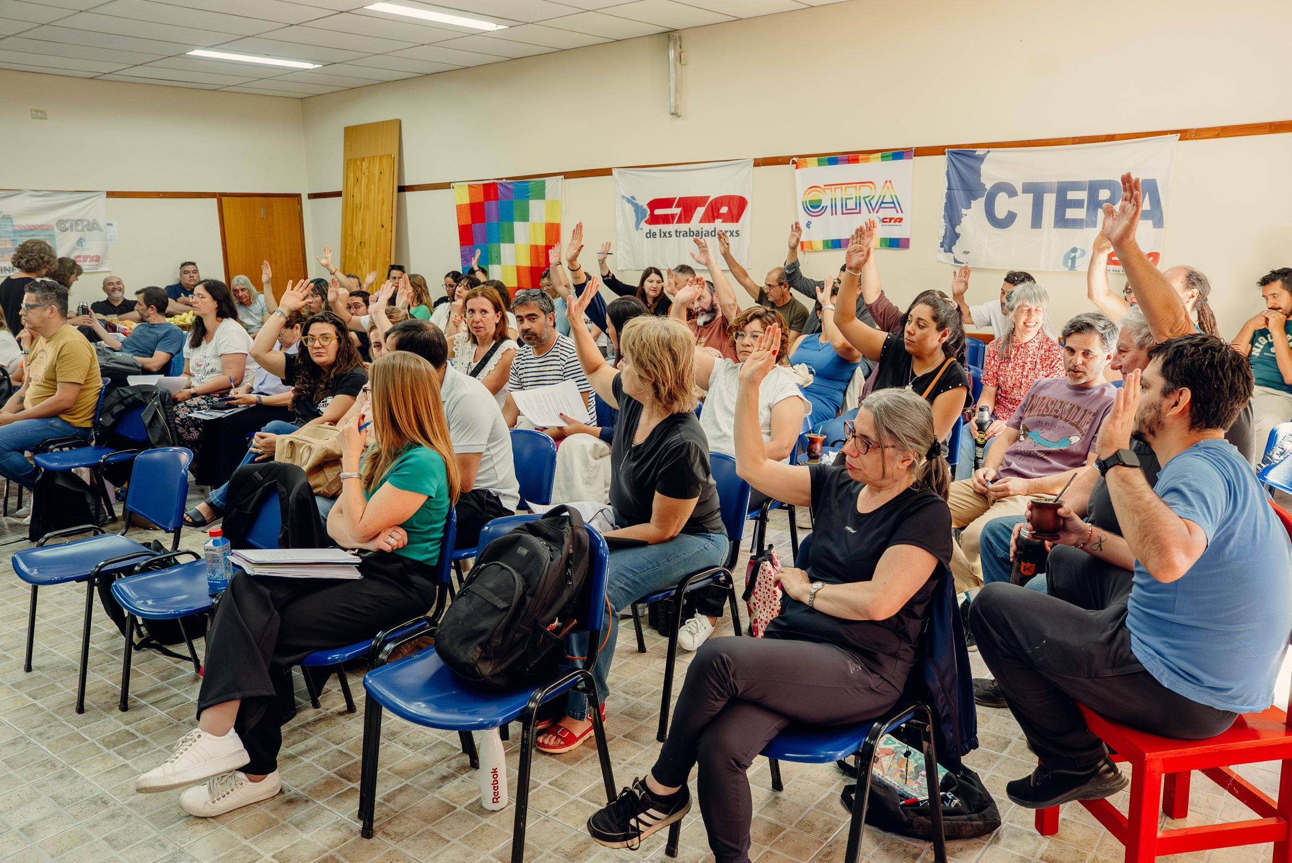 UTELPa define demandas para la paritaria y advierte con un paro de 24 ...